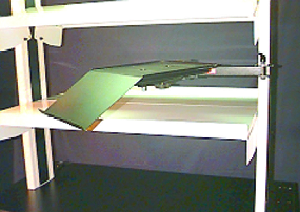 VWR® Atlas Metal Shelving, Double Lip | Shelves